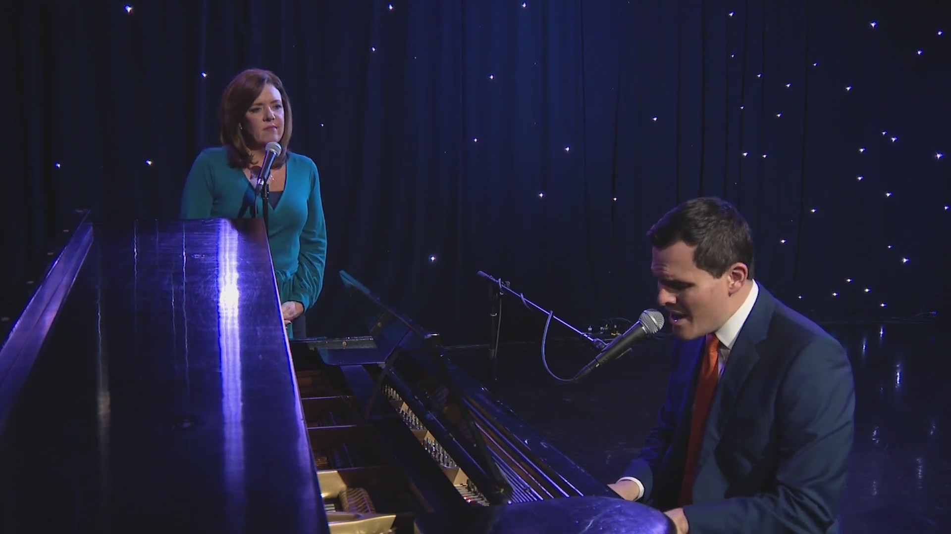 Dan tries to teach Robin to sing – WGN-TV