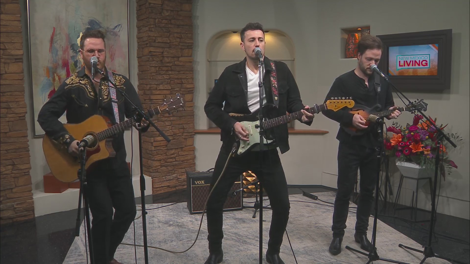 British-American trio Raynes captivates the music scene with unique ...