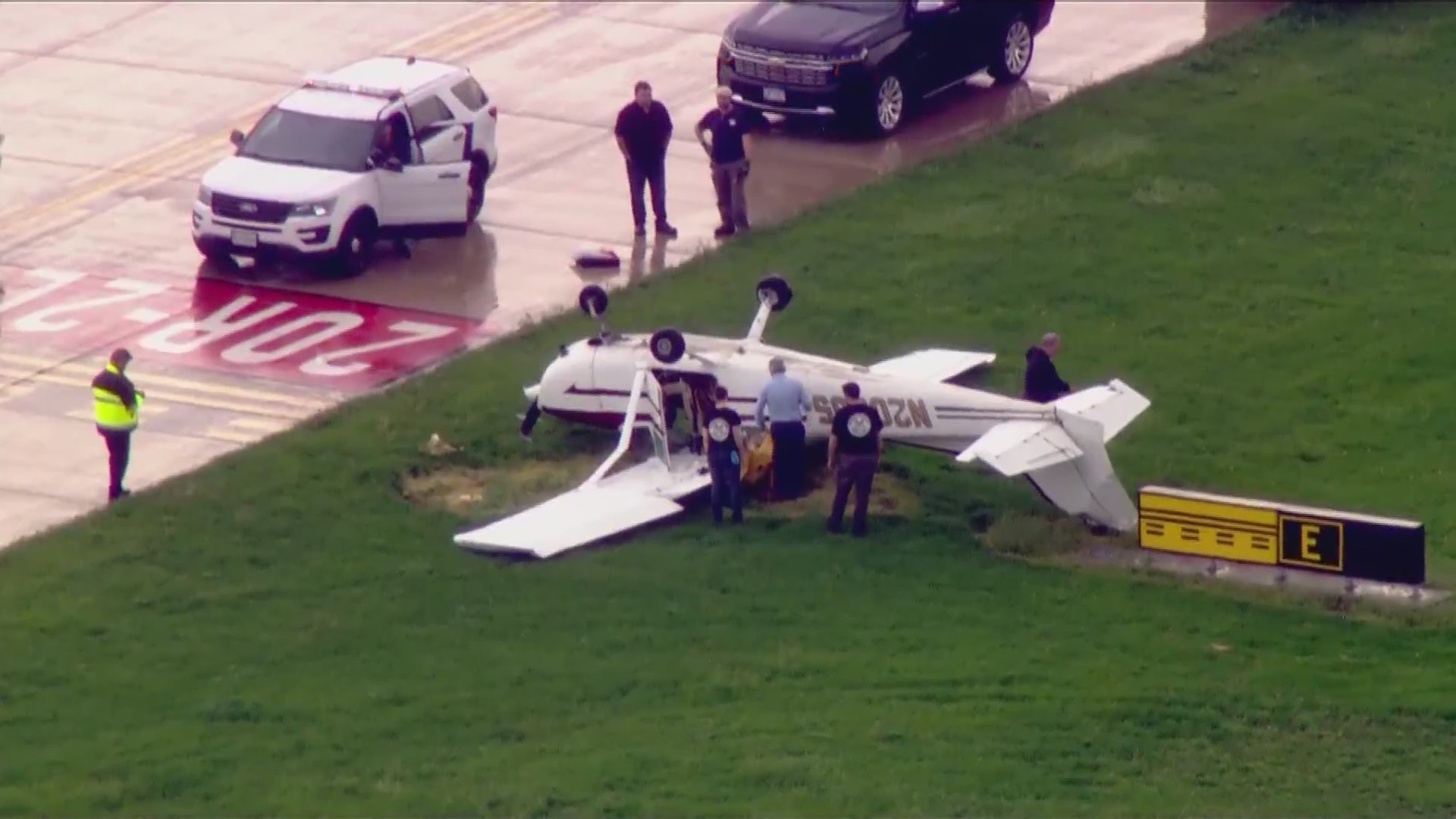 Plane overturns due to high winds at DuPage County Airport – WGN-TV