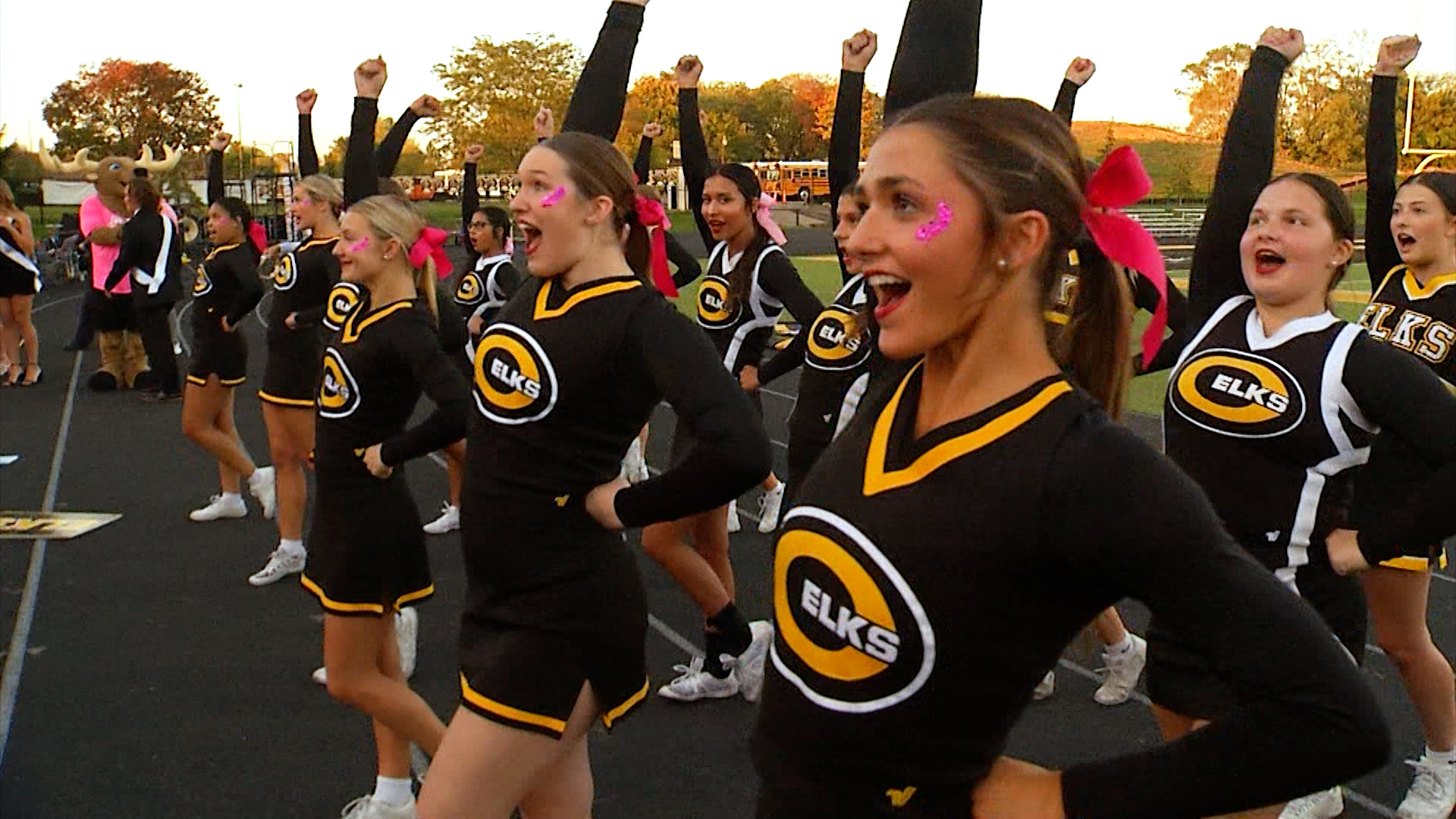 Cheerleaders of the Week 8: Centerville Elks – WDTN.com