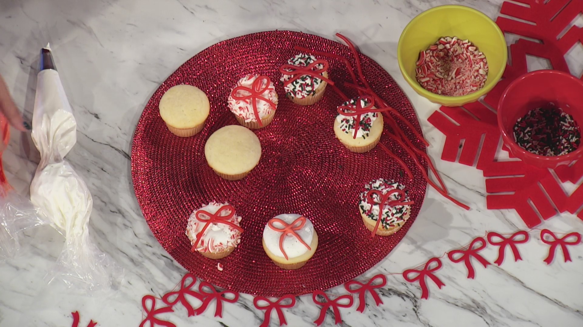 Put an edible bow on your cupcake – who13.com