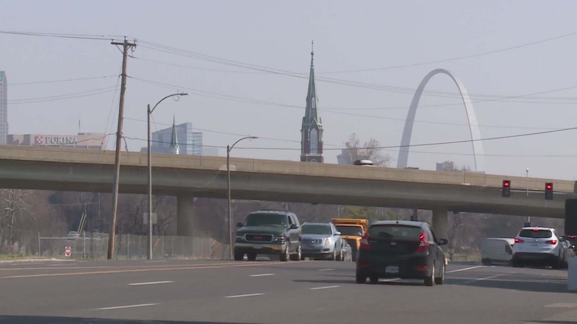 Upgraded STL bus stop provides new amenities for riders – FOX 2