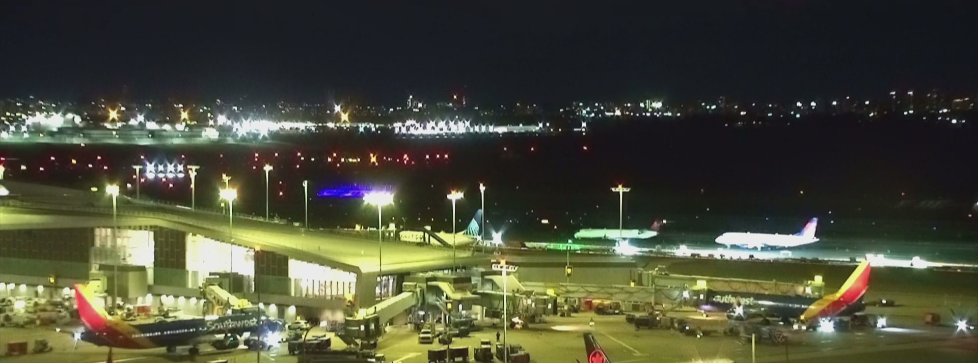 United Airlines planes ‘make contact’ at LaGuardia Airport – PIX11