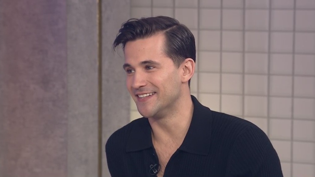 Dez Duron takes center stage in ‘Maybe Happy Ending’ – PIX11