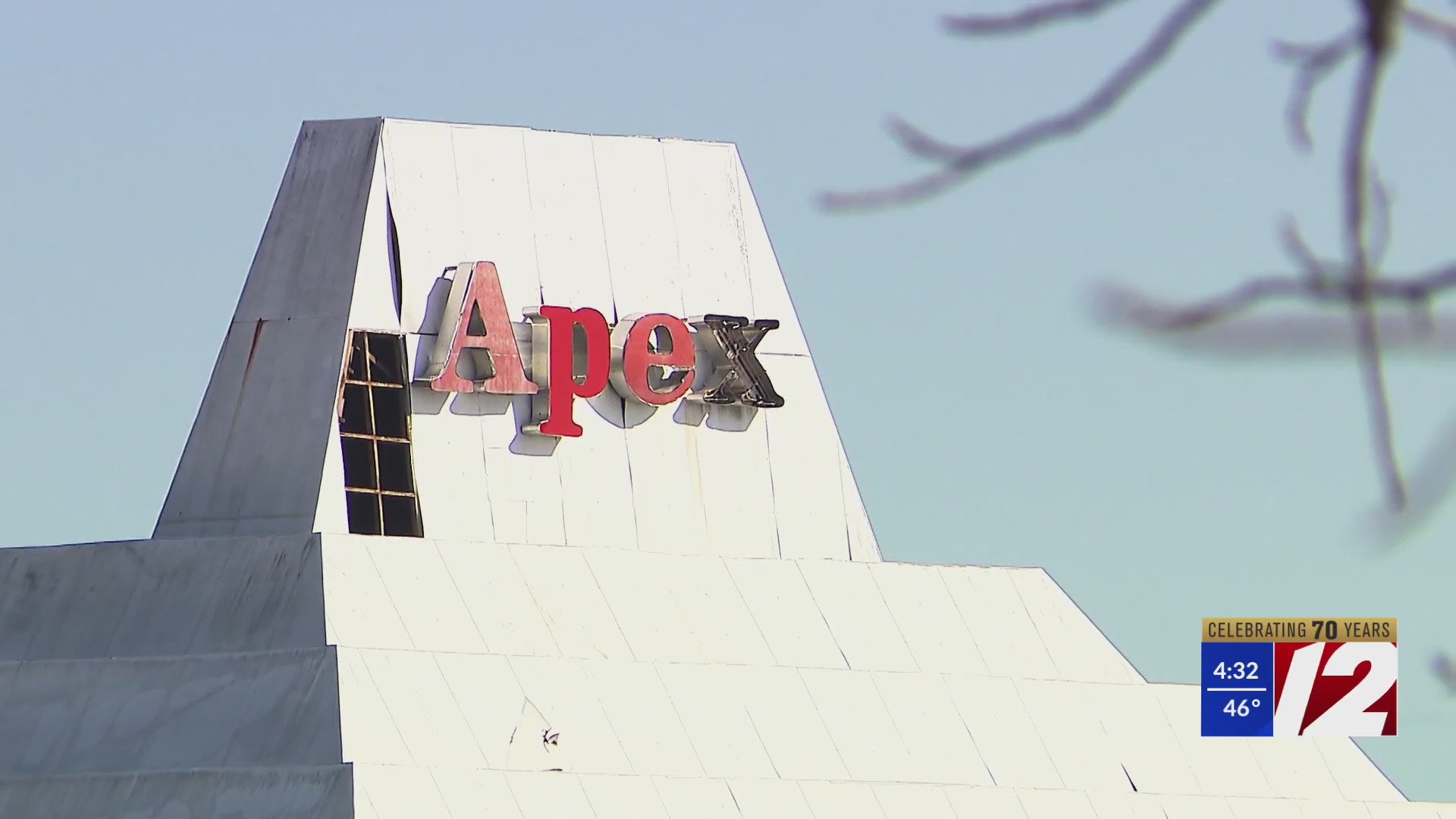 Panels removed from Apex pyramid in Pawtucket – WPRI.com