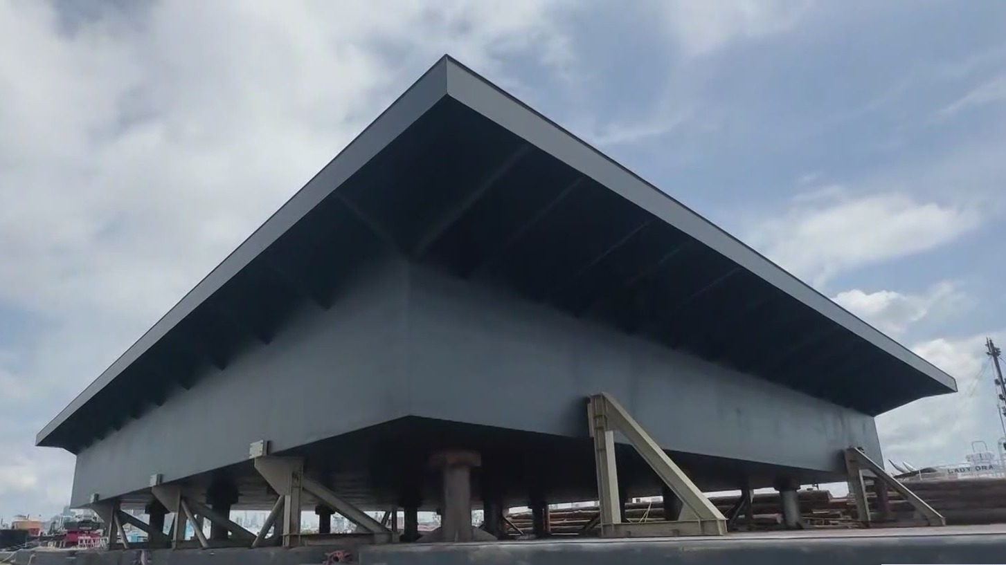 Floating pool with filtered East River water arrives for final ...