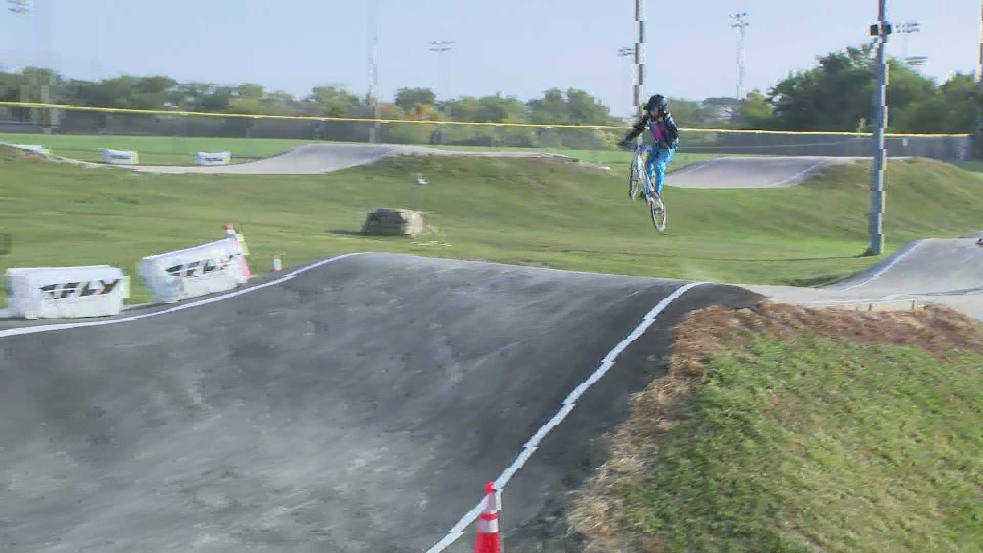 Around Town – The Hill BMX – WGN-TV