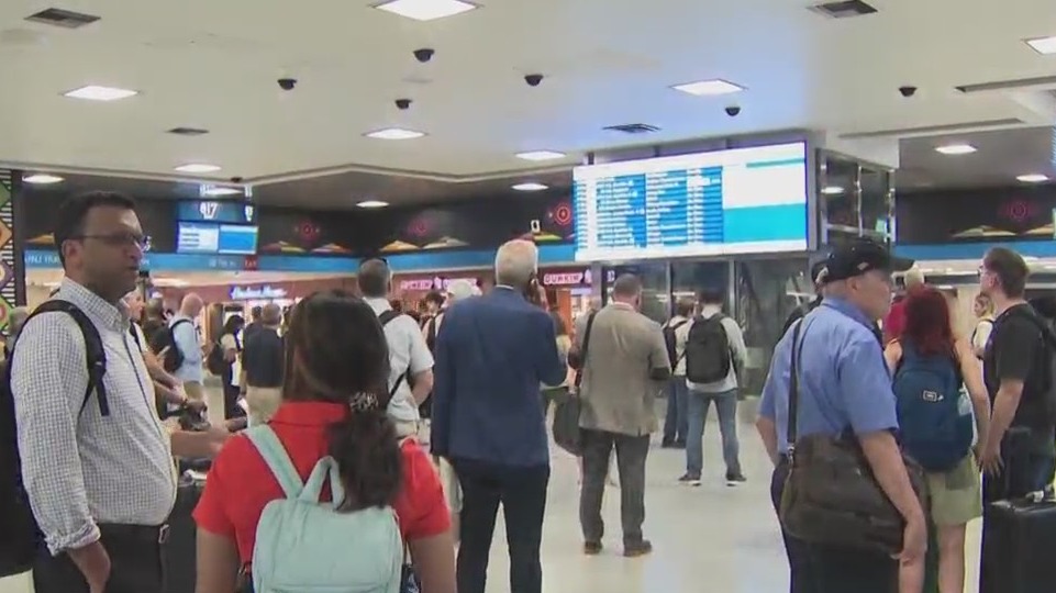 Extreme heat causes train service delays for NYC subways, NJ Transit ...