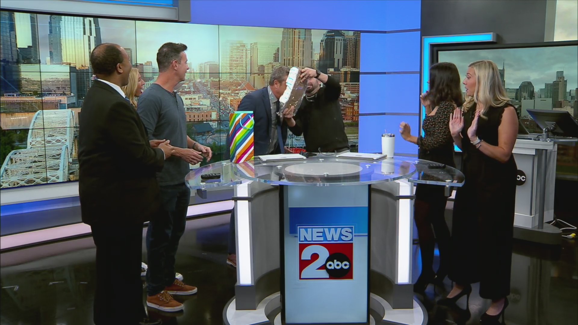 Neil Orne get cake faced by Chris Kirkpatrick – WKRN News 2