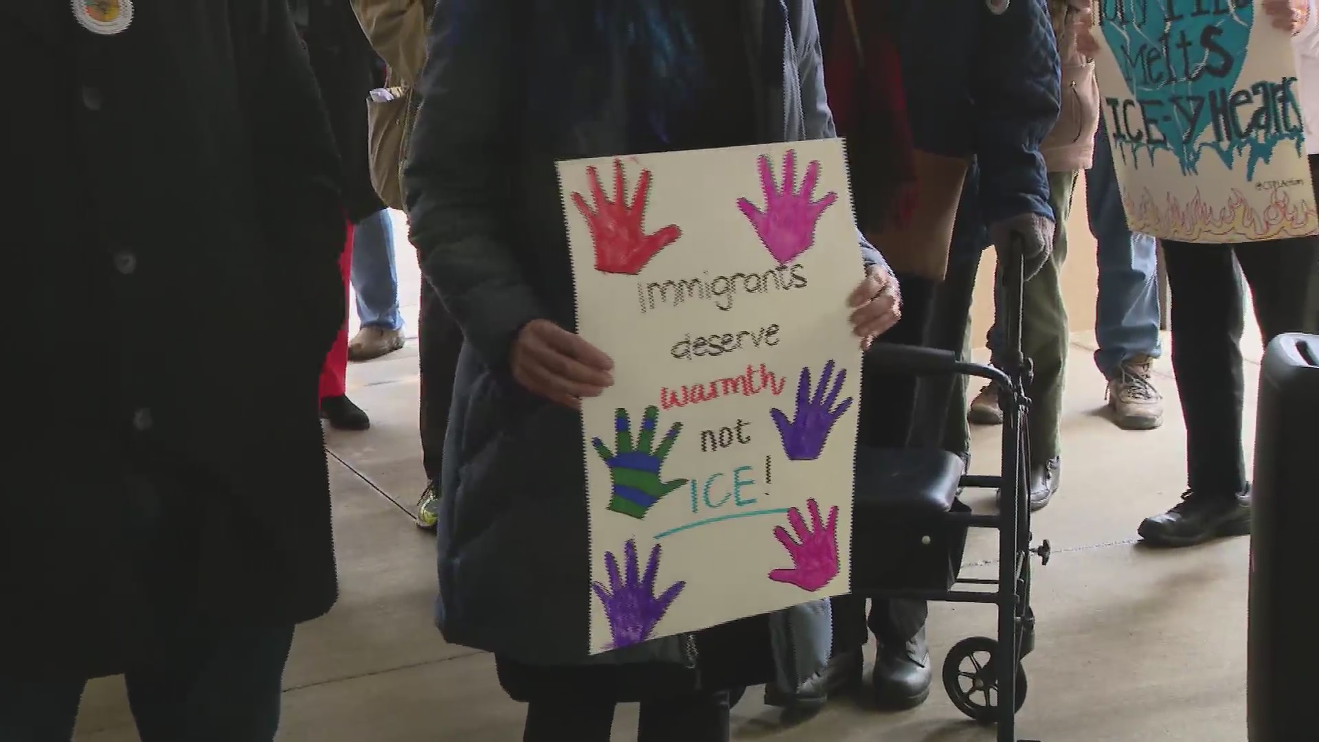 Priests, nuns protest ICE action outside Chicago field office — WGN ...