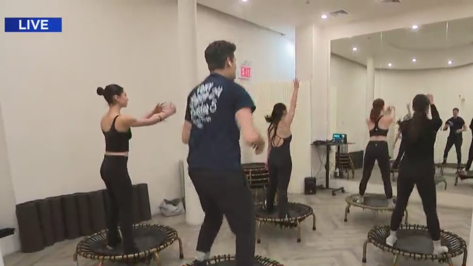 PIX11’s Ben Aaron works out at Manhattan trampoline park – PIX11