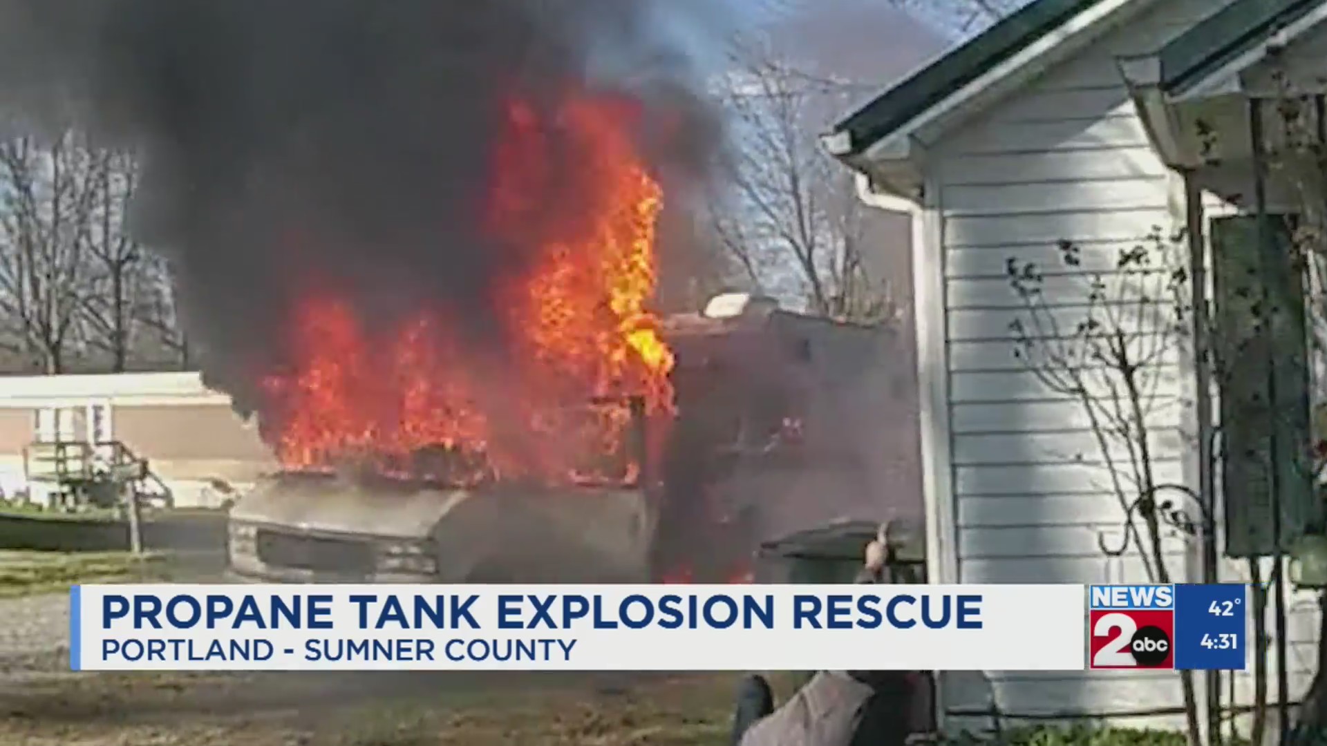 Man rescued after propane tanks explode inside minivan – WKRN News 2
