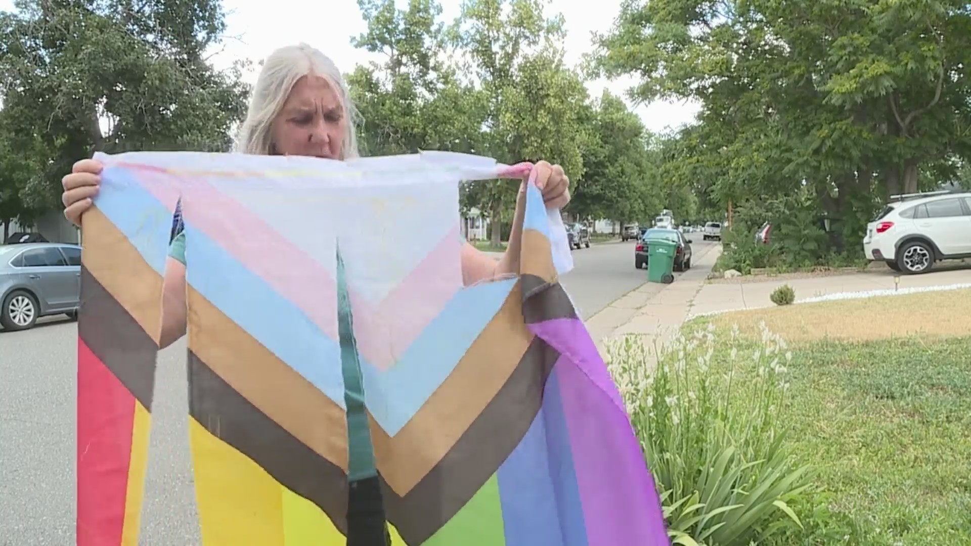 Caught on camera: Vandals slash pride flag in Aurora – FOX31 Denver