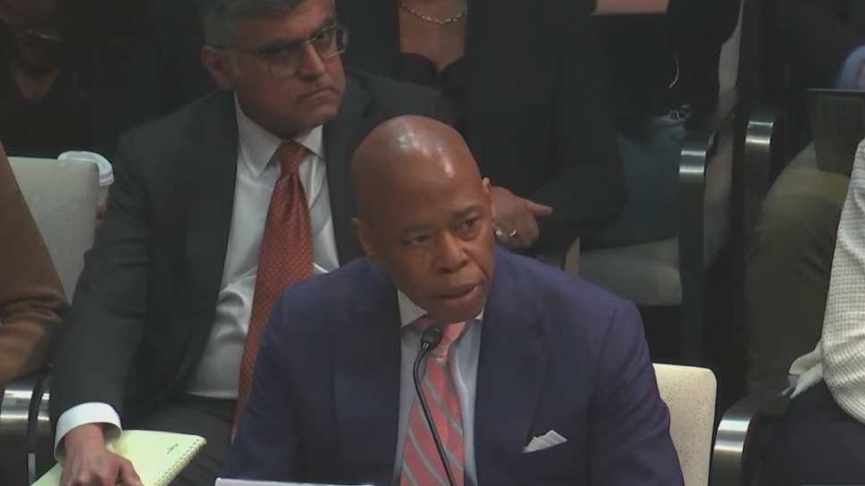 Ocasio-Cortez grills Mayor Adams over corruption case – PIX11