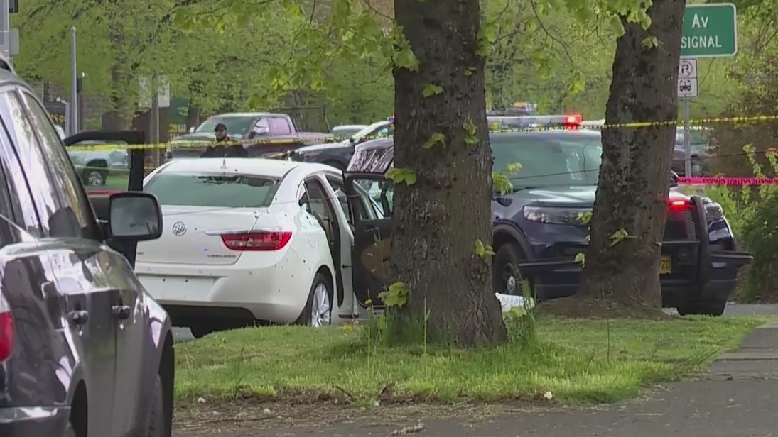 Bullet-riddled car, body spotted in SE Portland – KOIN.com