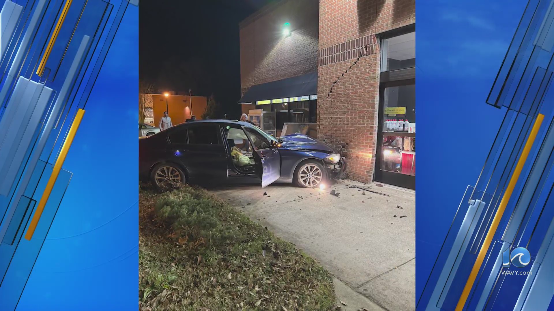 PHOTO: Car crashes into Dollar General in Suffolk – WAVY.com