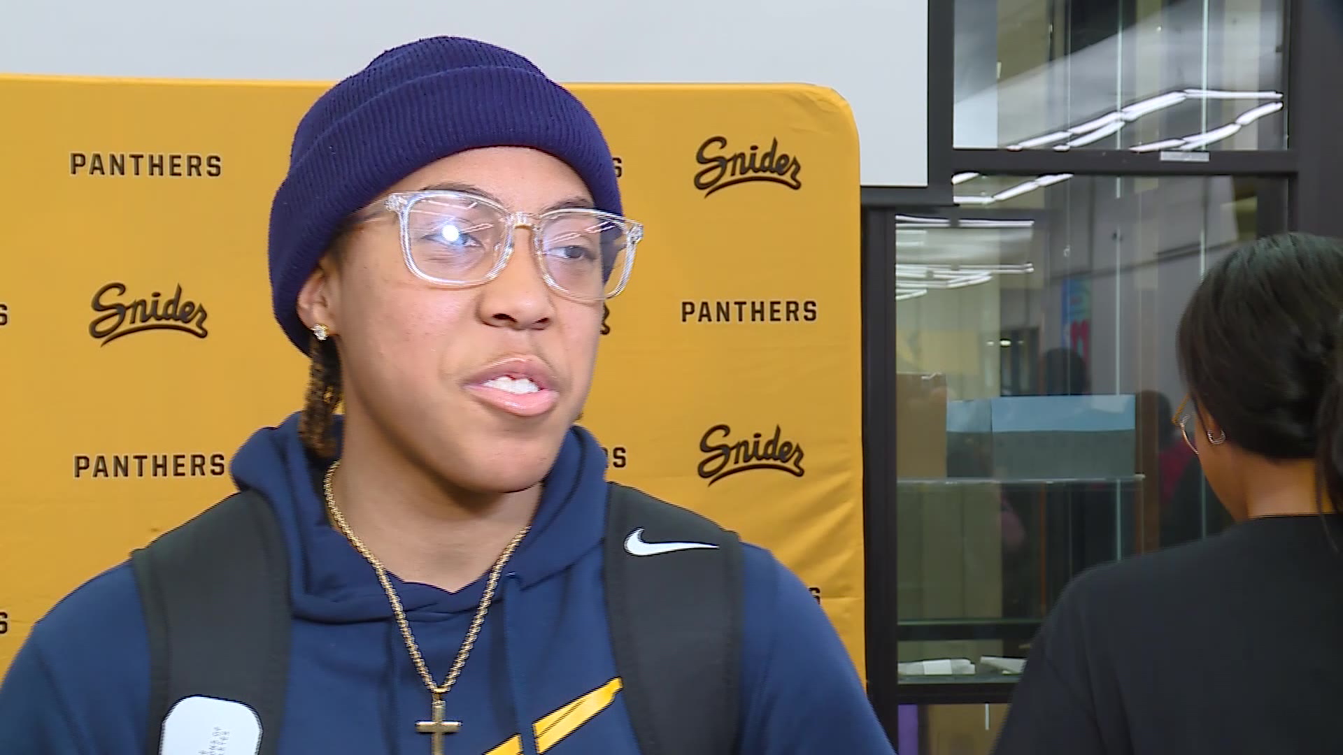 Kyra Parker full interview on signing with Schoolcraft College – WANE 15