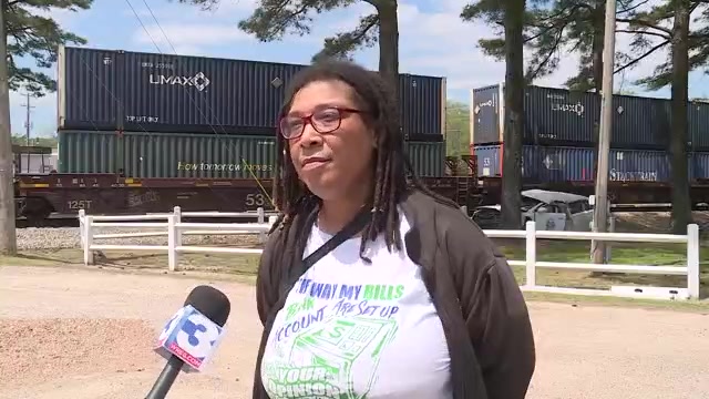 Aishia Shabree said the limo was carrying her family to the funeral ...