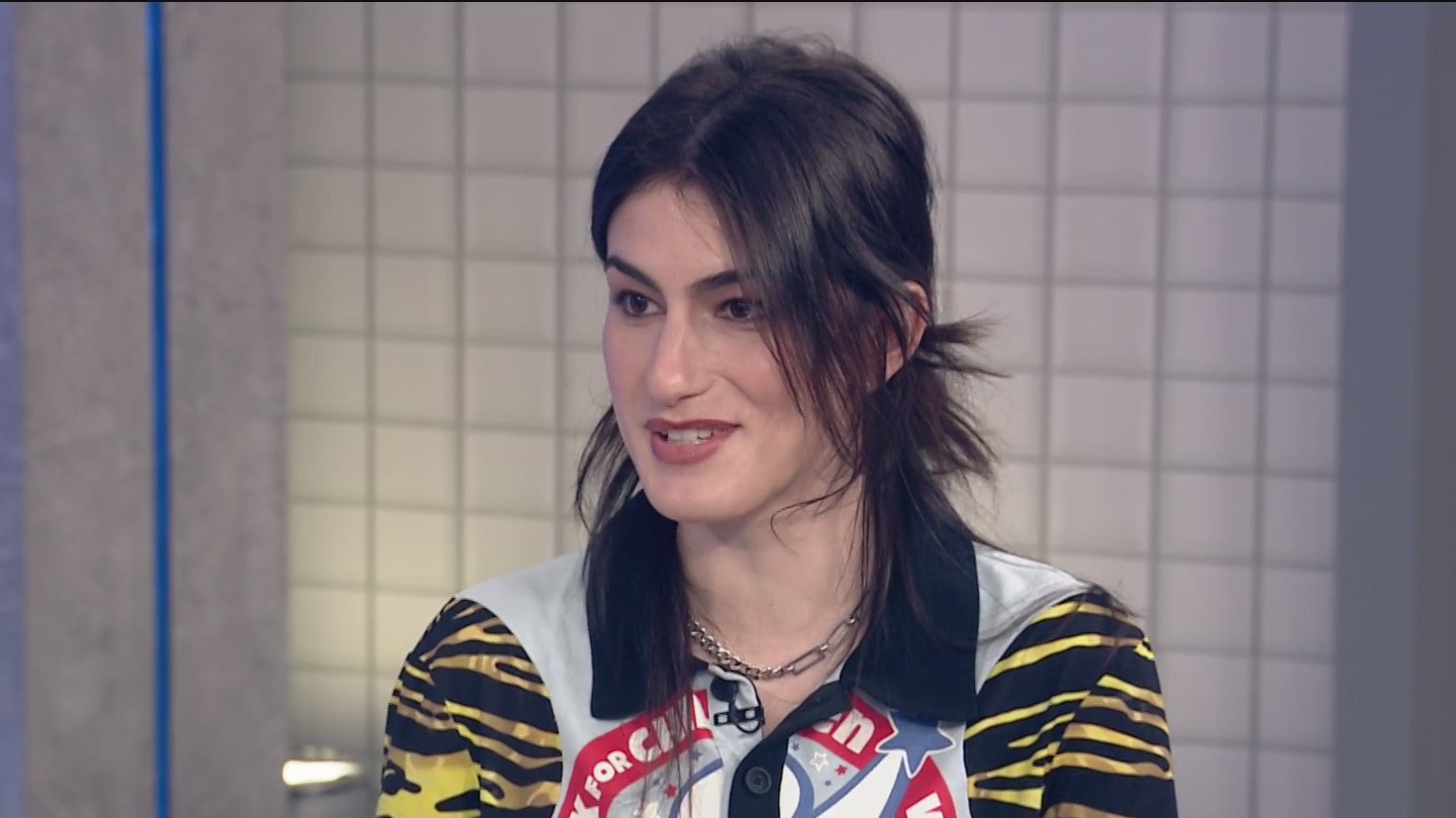 Lilli Kay hits the green and the screen in “Stick” – PIX11