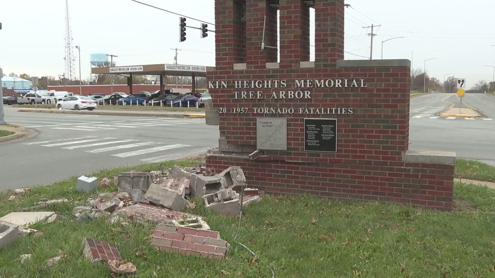 Ruskin Heights neighbors push to rebuild after tornado memorial damaged ...