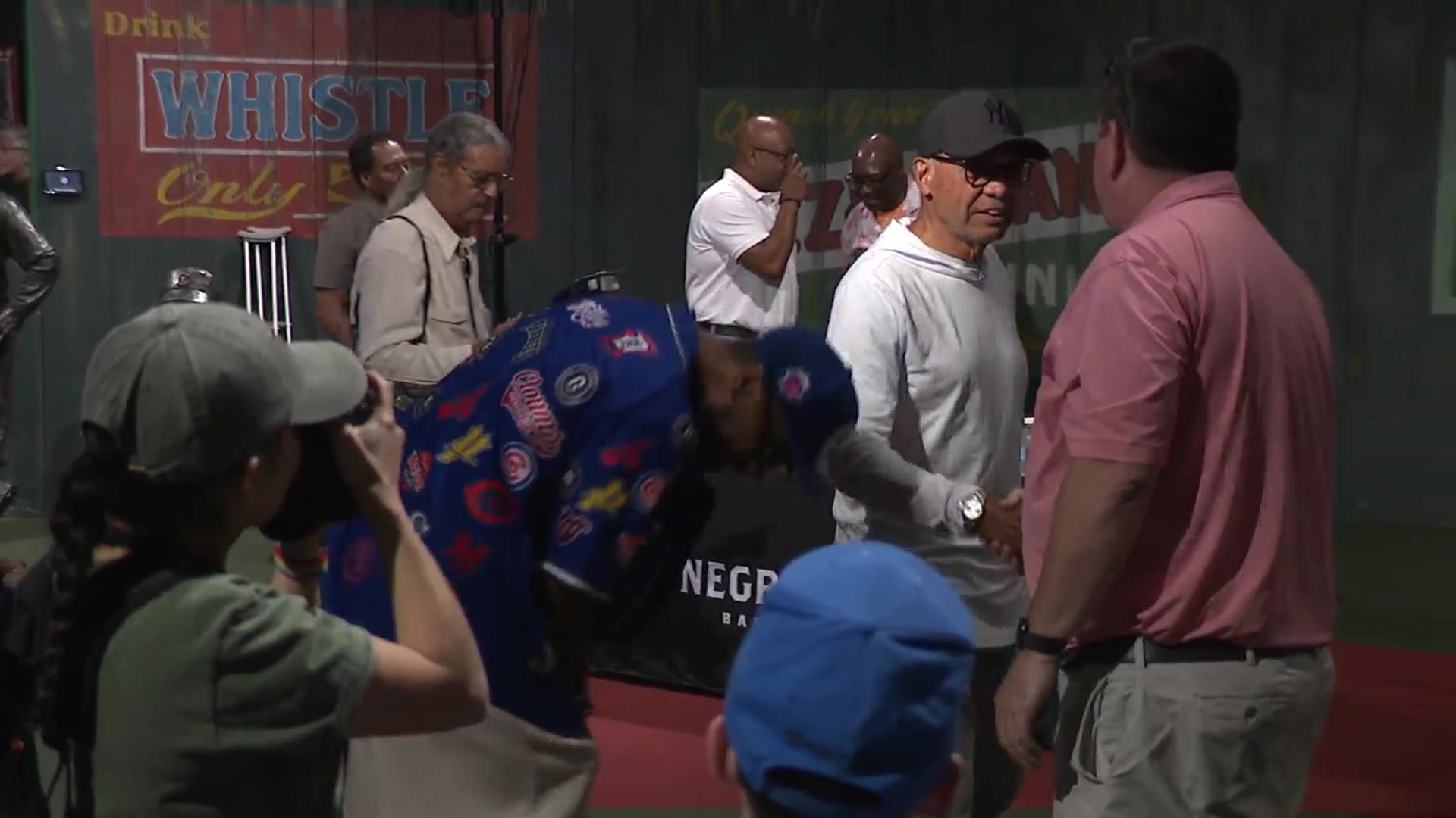 Reggie Jackson visits Negro Leagues Baseball Museum, joins as partner ...