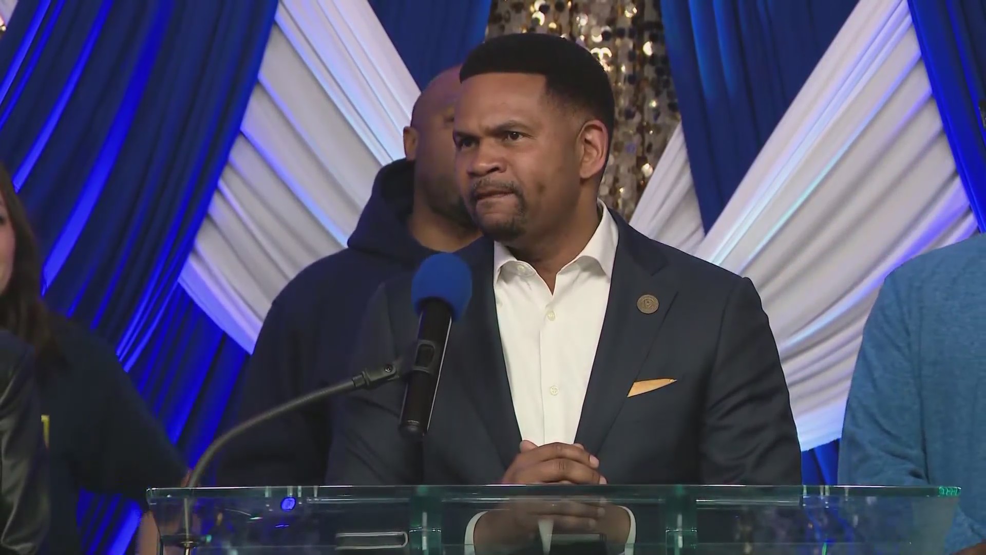 Laesch projected to unseat Mayor Irvin in Aurora – WGN-TV