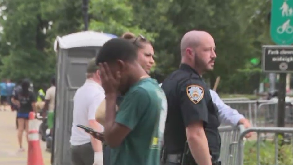 Man stabbed outside Randall’s Island shelter: NYPD – PIX11