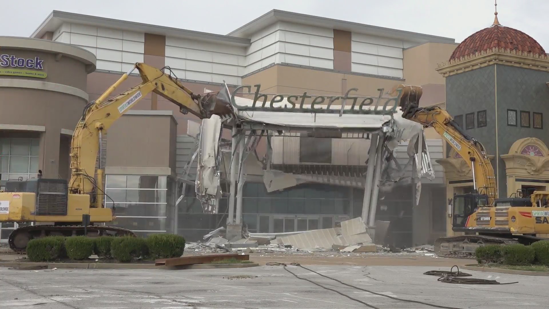 Chesterfield Mall demolition underway – FOX 2