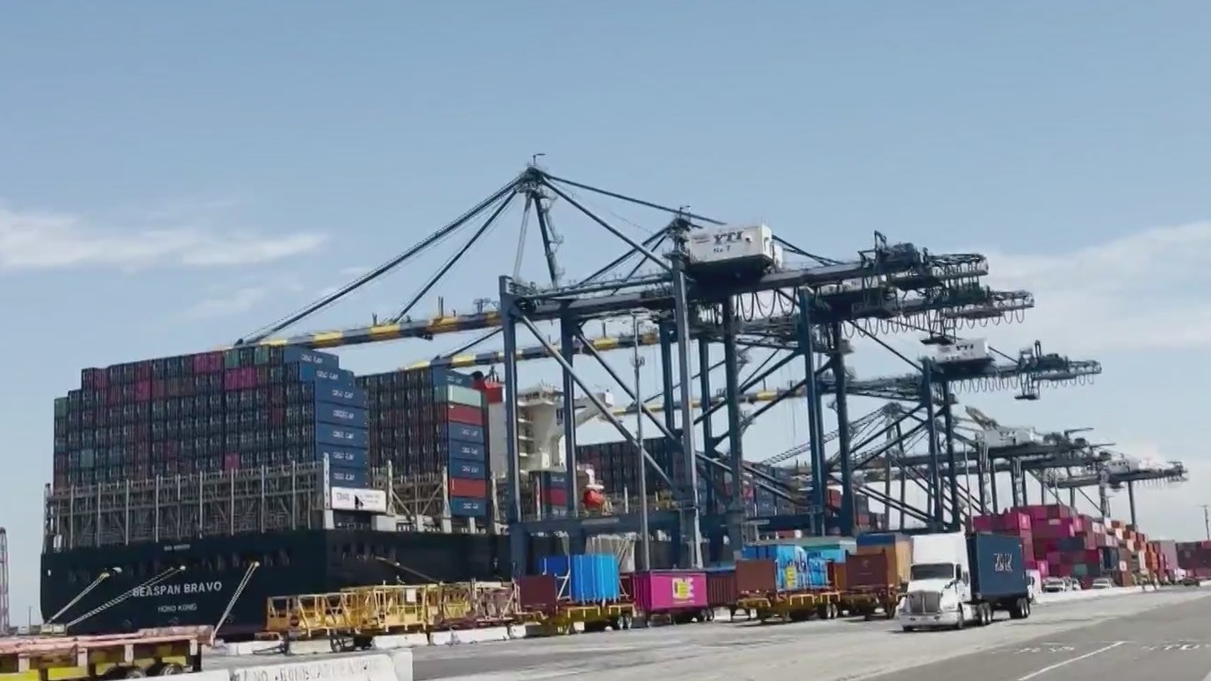 Dockworkers’ union to suspend strike until Jan. 15 – WGN-TV