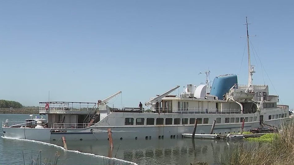 Historic ship docked in California Delta sinking and leaking fuel in ...