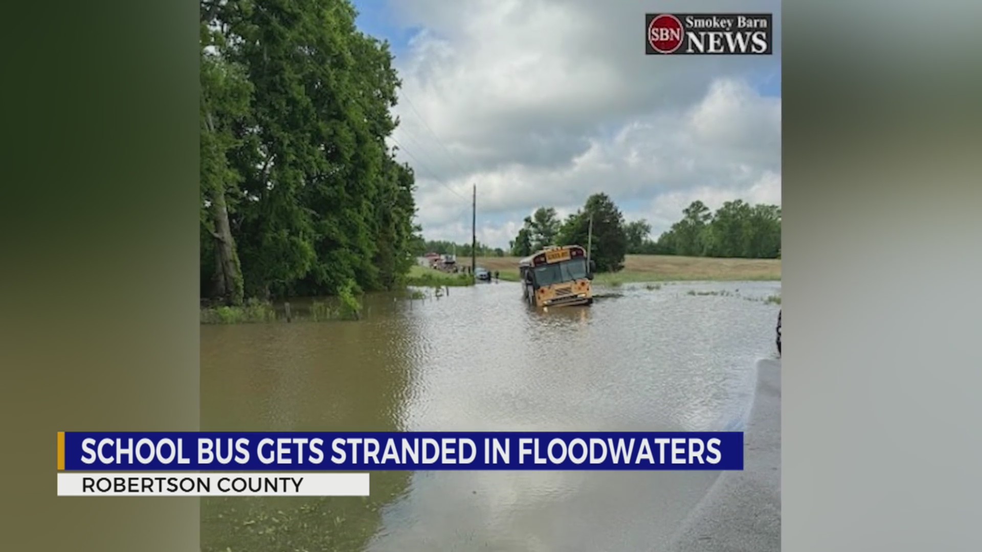Robertson County school bus gets stranded in floodwaters – WKRN News 2