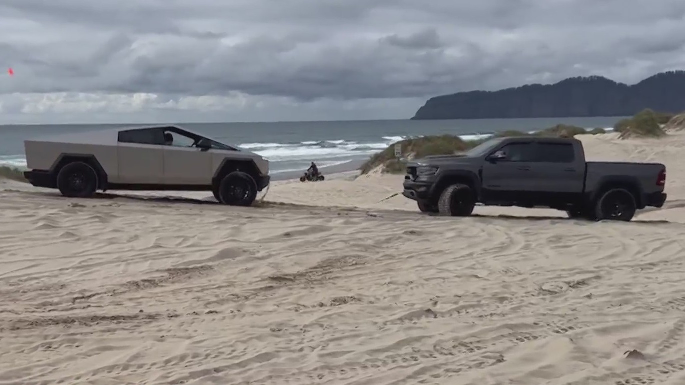 Tesla Cybertruck stuck in dunes – KOIN.com