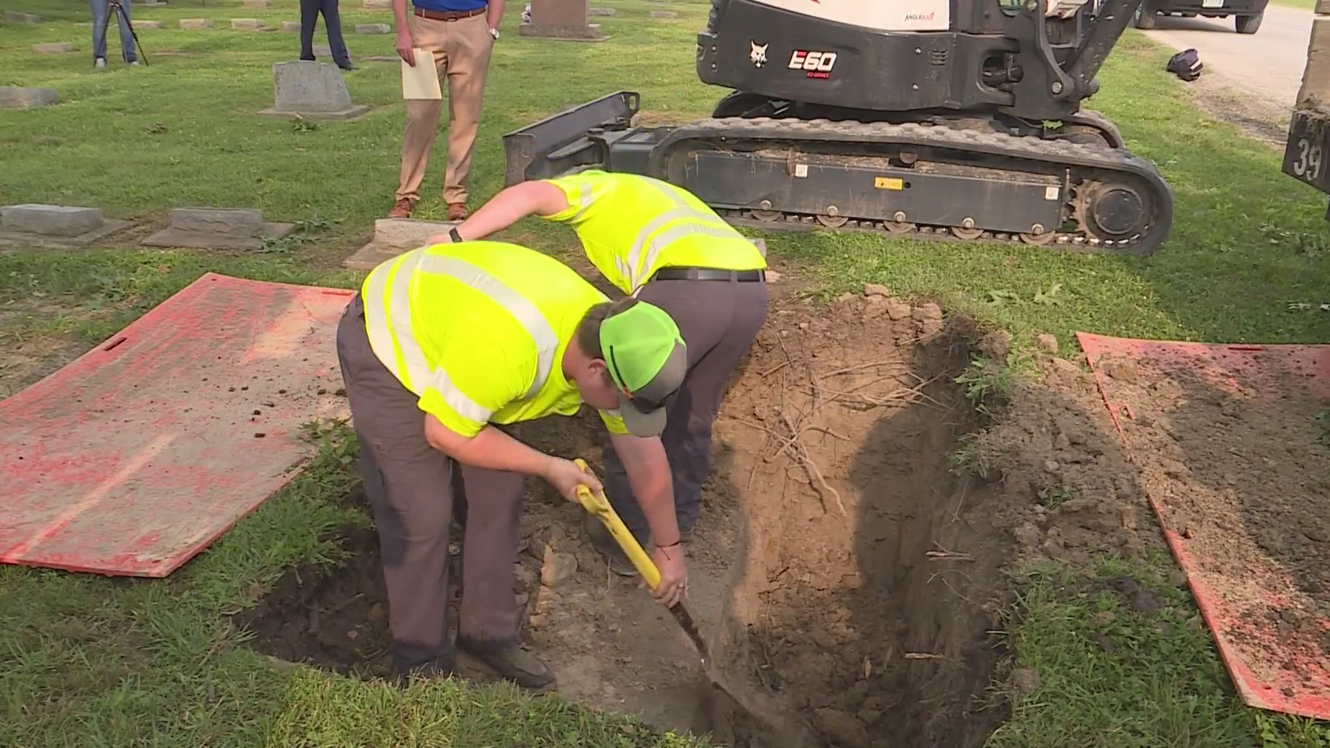 Body exhumed in hopes of solving 54-year-old mystery in Salem, Ill ...
