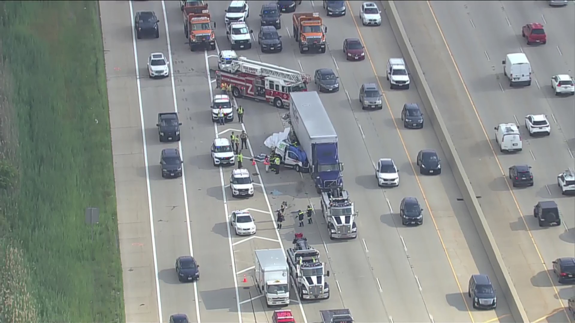 1 dead in 4-vehicle crash on I-290 West in Schaumburg – WGN-TV