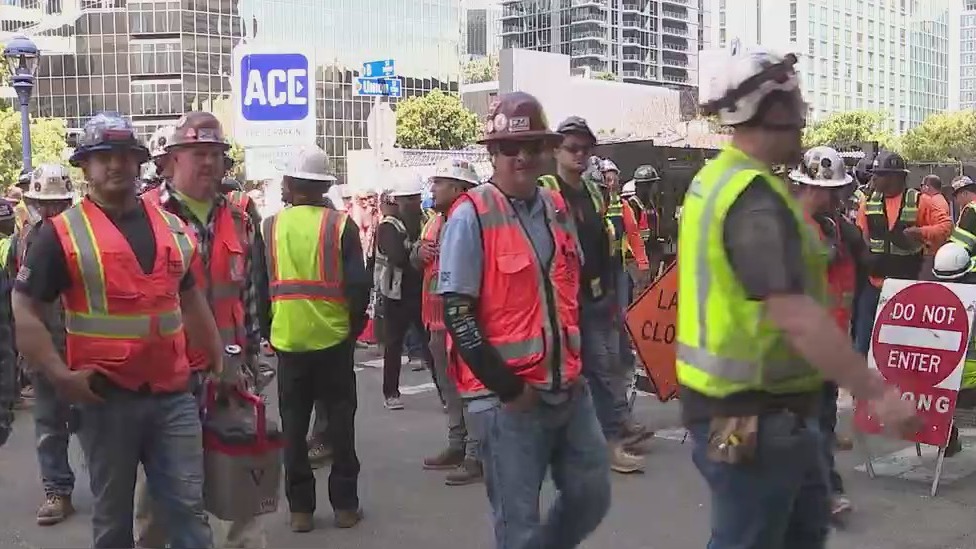 Hundreds of construction workers evacuate San Diego building during ...