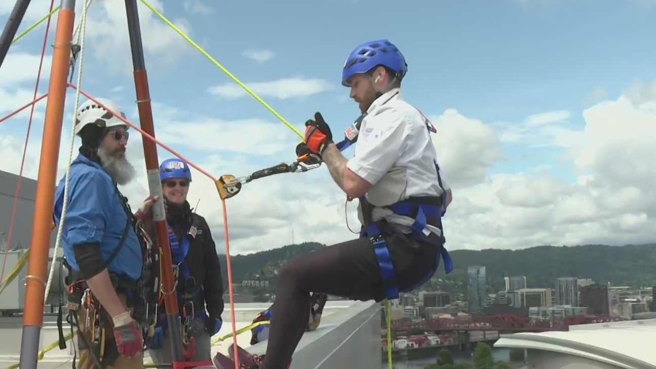 KOIN 6’s Travis Teich rappels down Portland building for a cause – KOIN.com