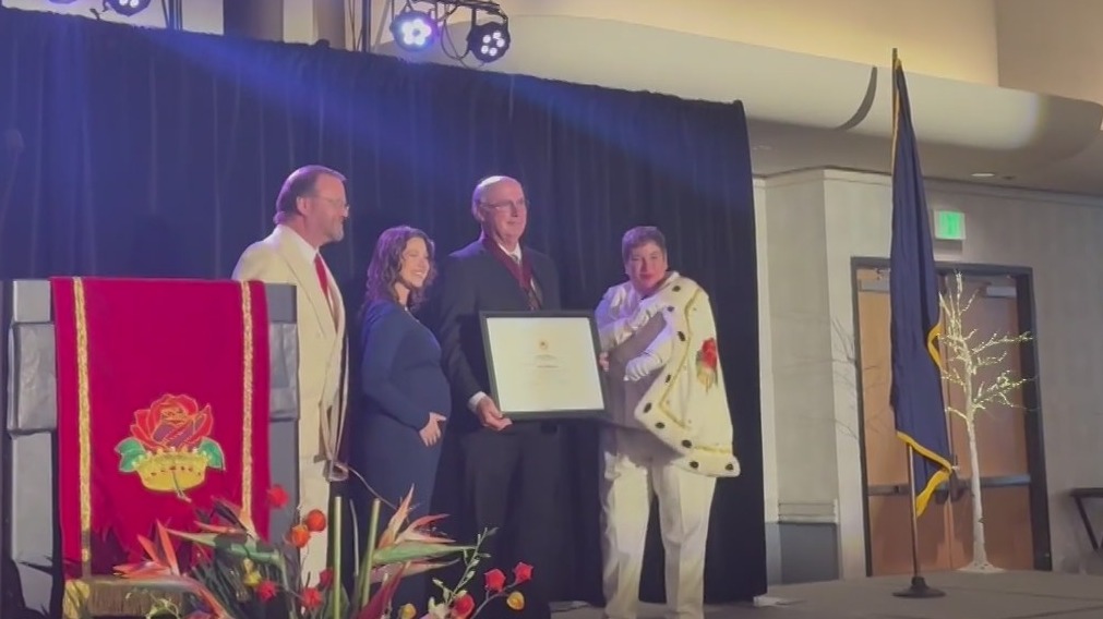 TriMet driver Joseph Wiggins honored at Royal Rosarian Newsmaker Awards ...