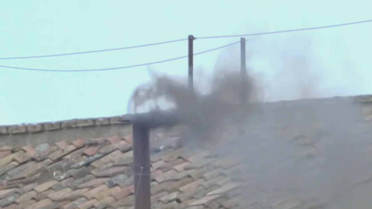 Conclave Day 2: No new pope elected as cardinals continue voting ...