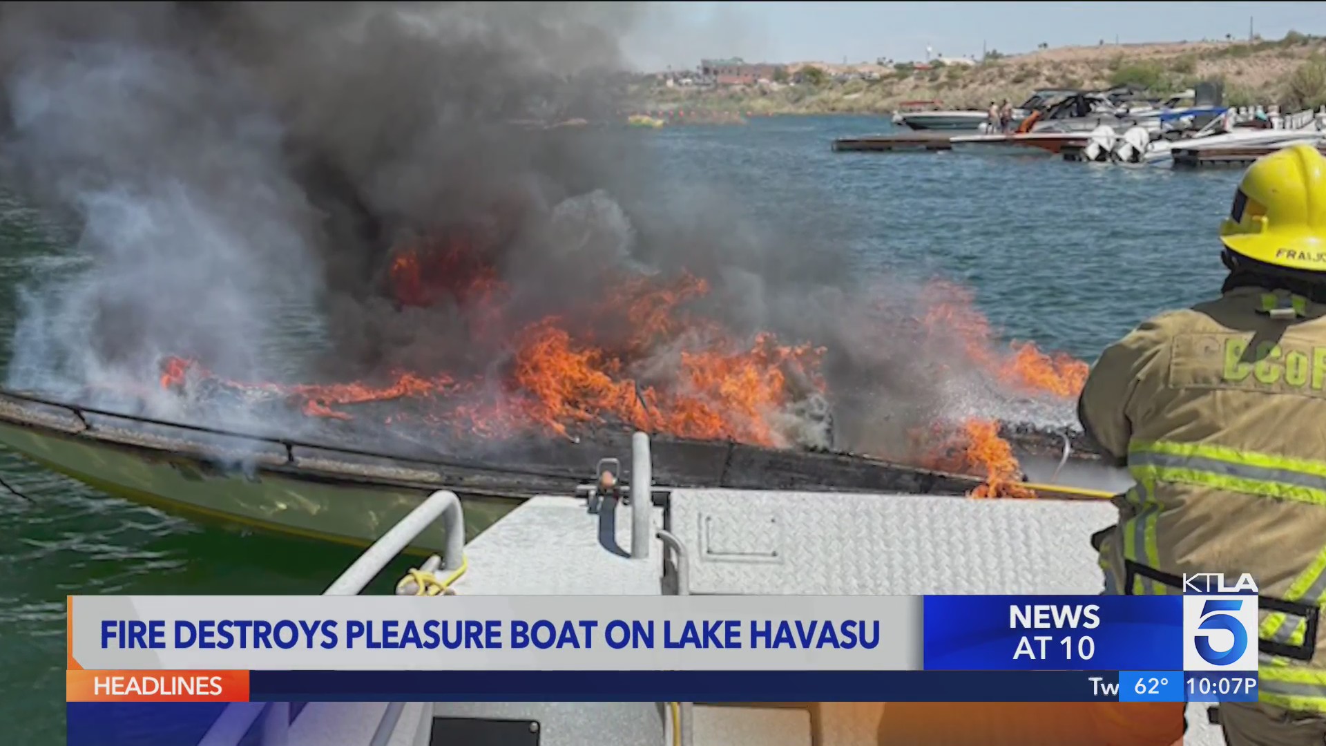 Crews battle pleasure boat on fire on Lake Havasu – KTLA