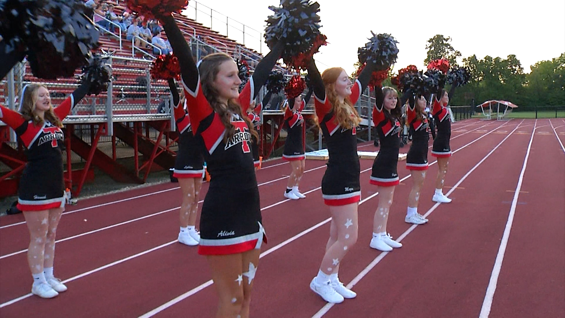 Cheerleaders of the Week 1: Tecumseh Arrows – WDTN.com