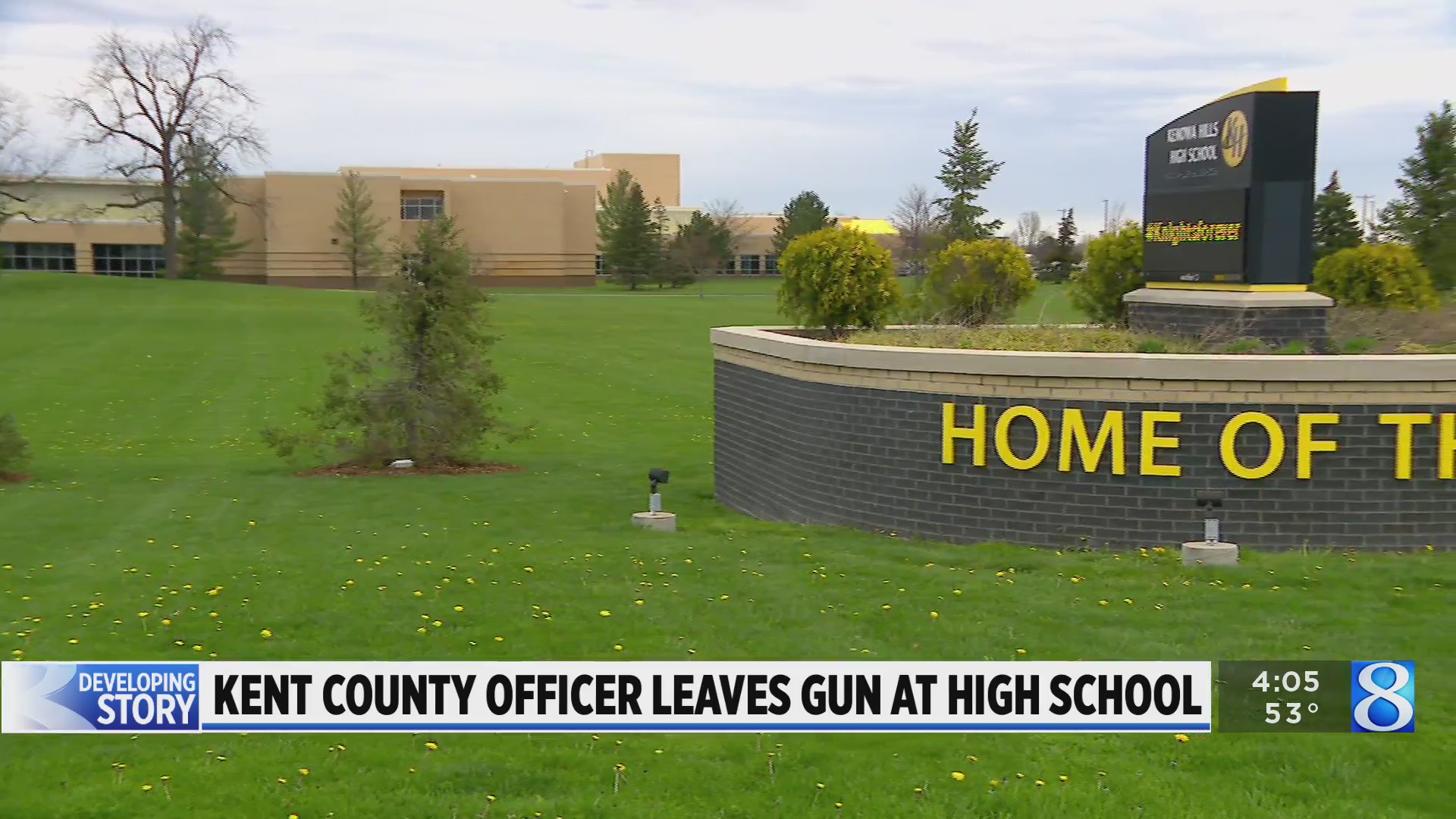 Kent Co. officer leaves gun at Kenowa Hills HS – WOODTV.com