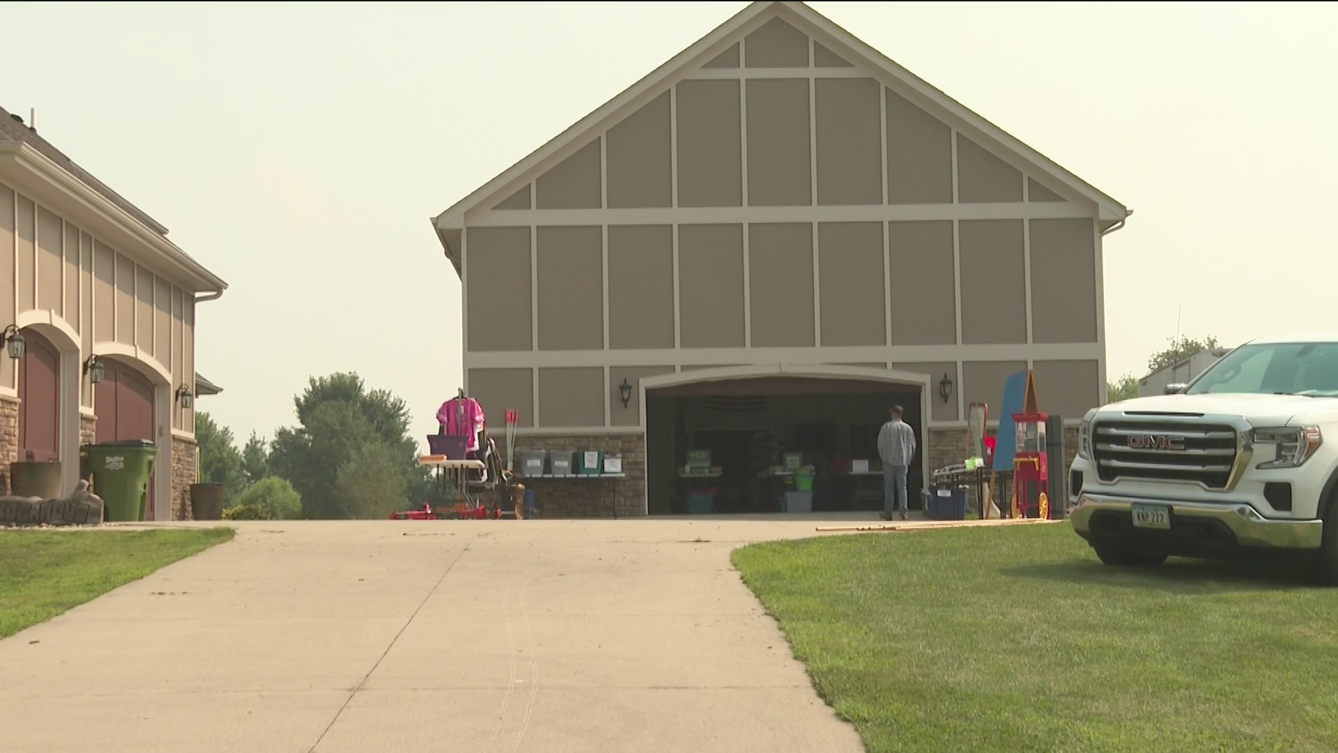 Granger family participates in their 14th Iowa Highway 141 Garage Sale ...