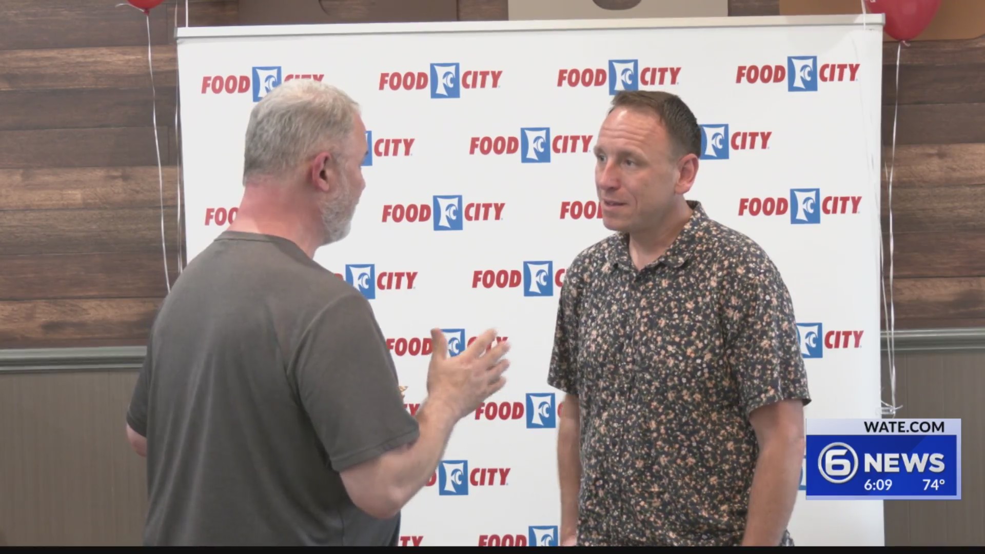 Fans meet Joey Chestnut ahead of Knoxville bologna-eating contest ...