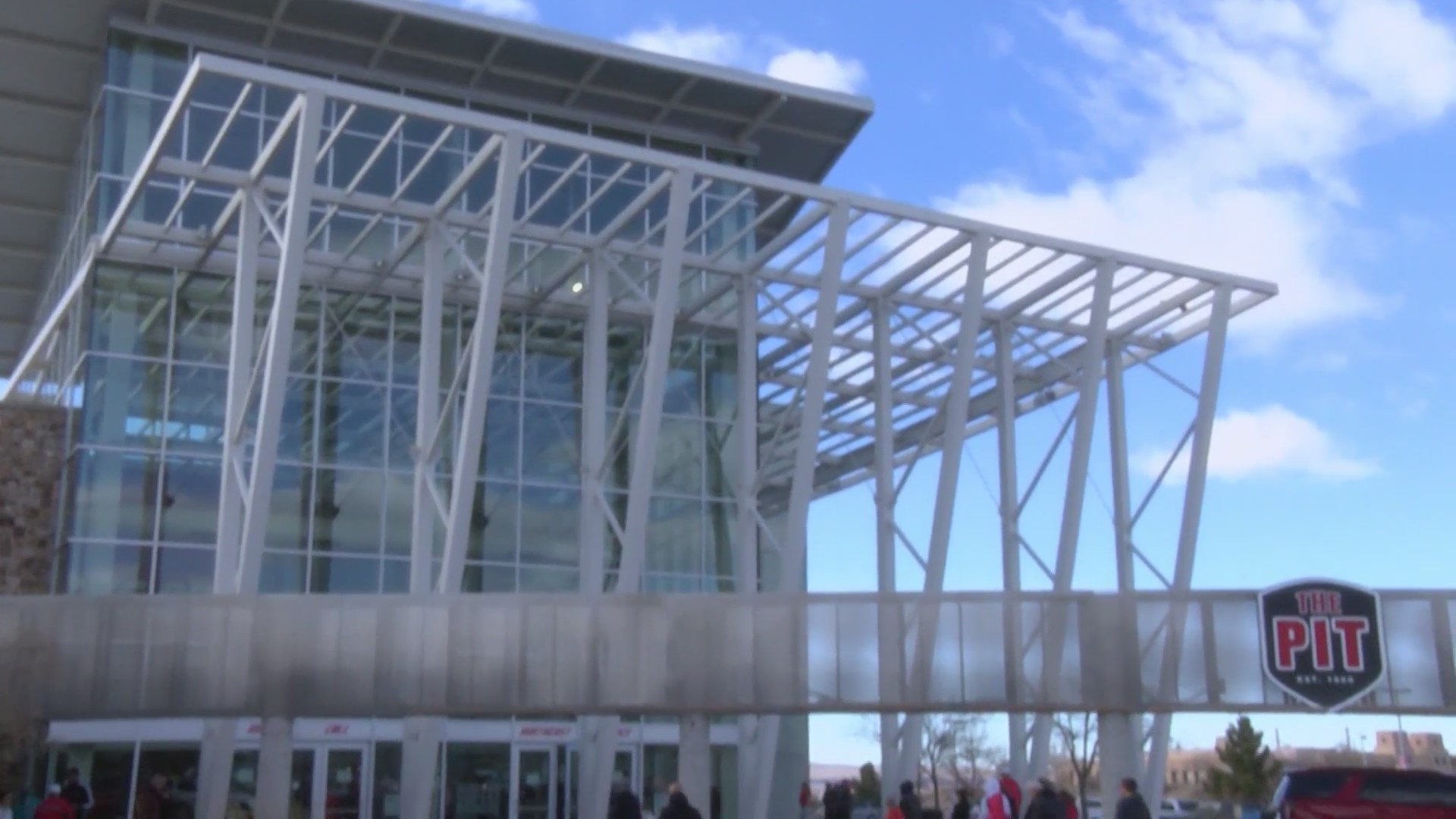 Fans celebrate Lobo win over Fresno State at The Pit – KRQE NEWS 13 ...