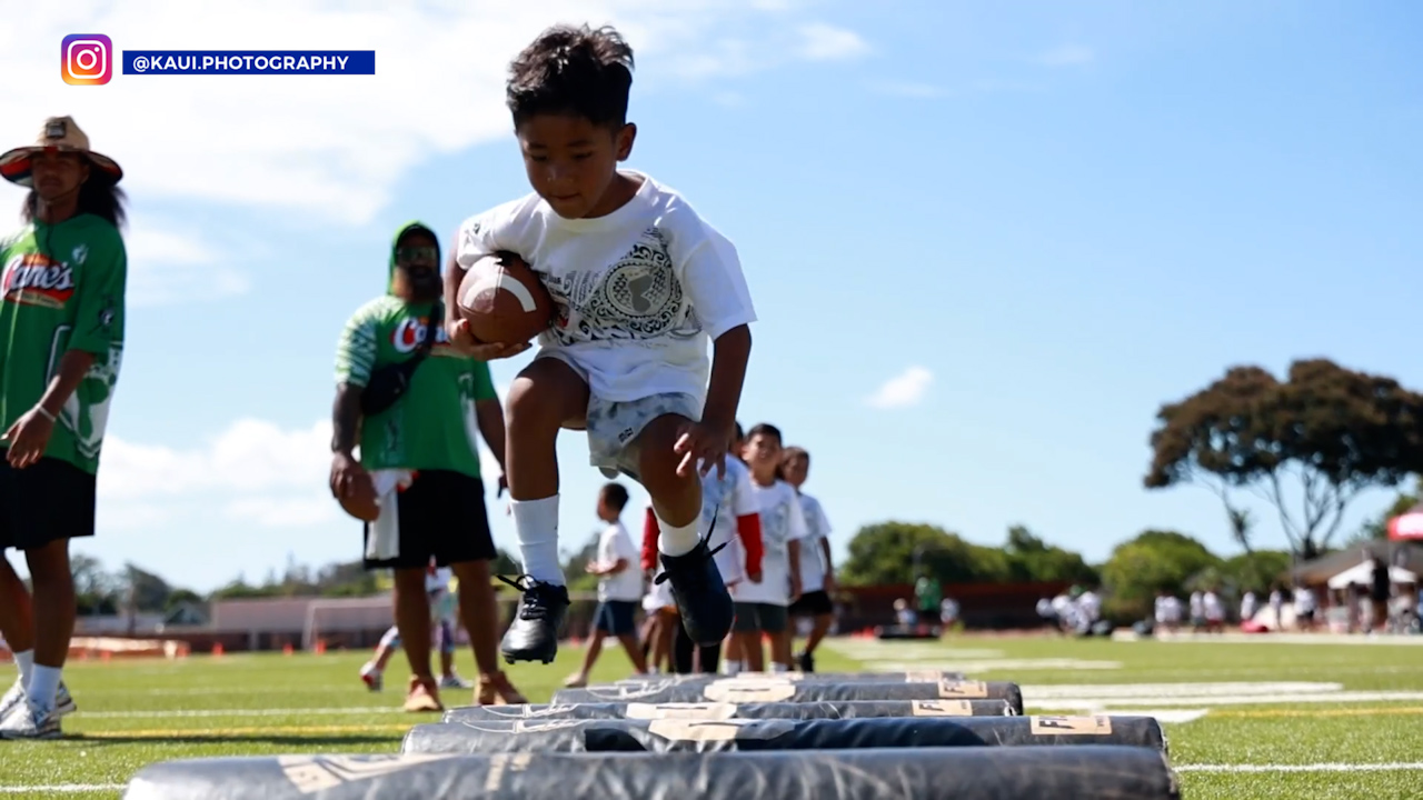 Barefoot League holds free keiki football clinic – KHON2