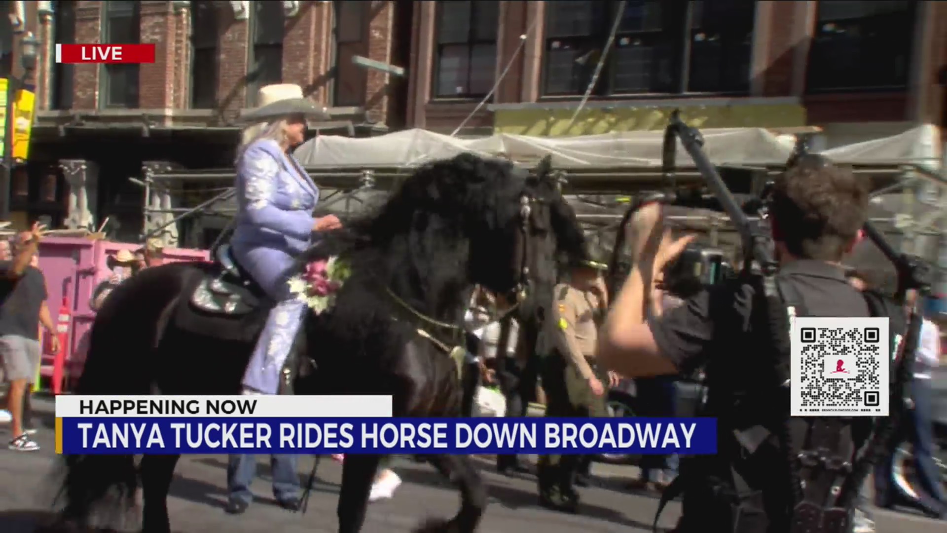 Tanya Tucker rides horse down Broadway – WKRN News 2