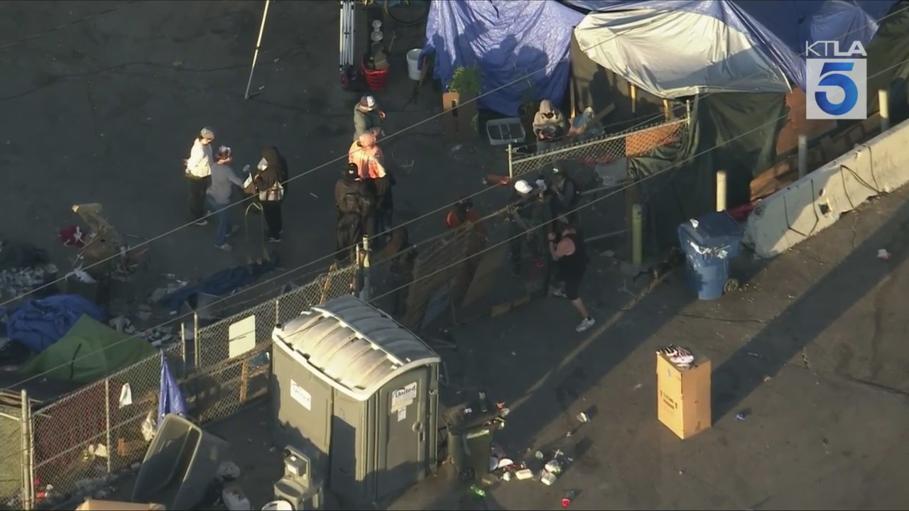 Homeless encampment cleanup underway – KTLA