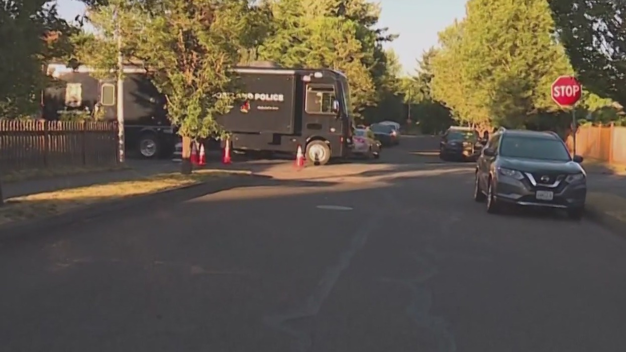 ‘Great guy’ fatally stabbed in SE Portland home; 1 held – KOIN.com