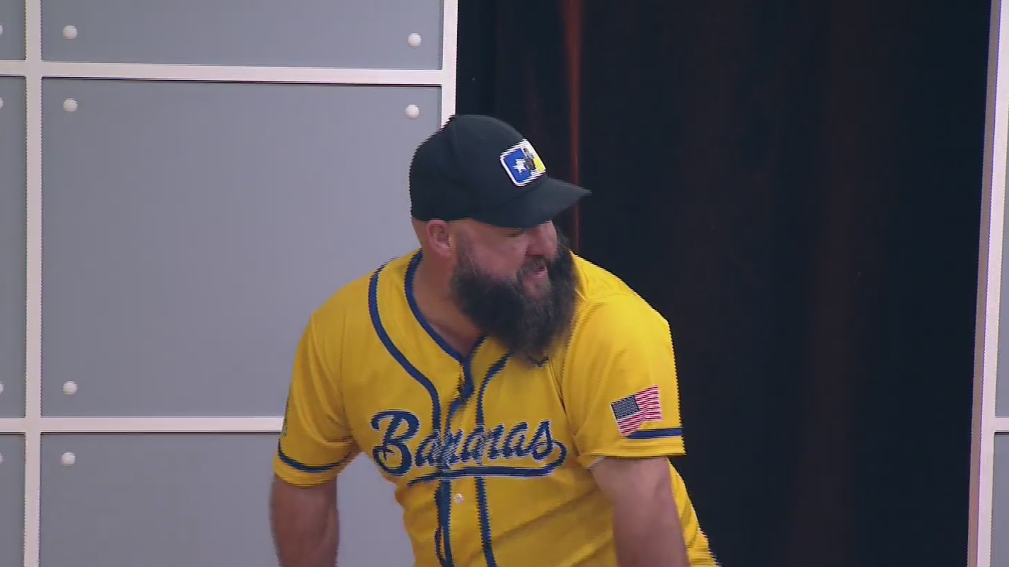 Savannah Bananas’ dancing umpire twerks his way to Studio 2B! – PIX11