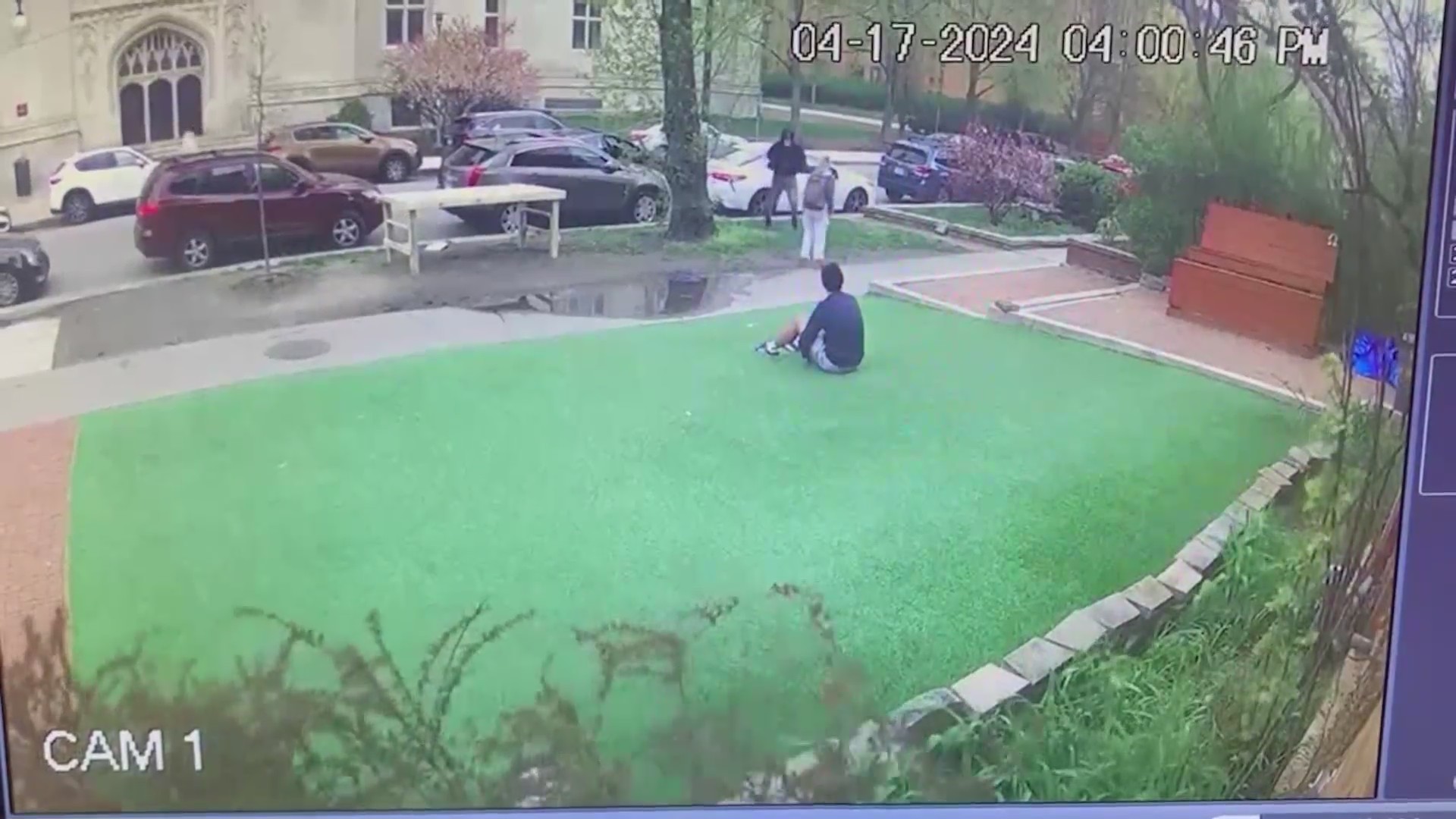 3 University of Chicago students robbed at gunpoint near campus in Hyde ...